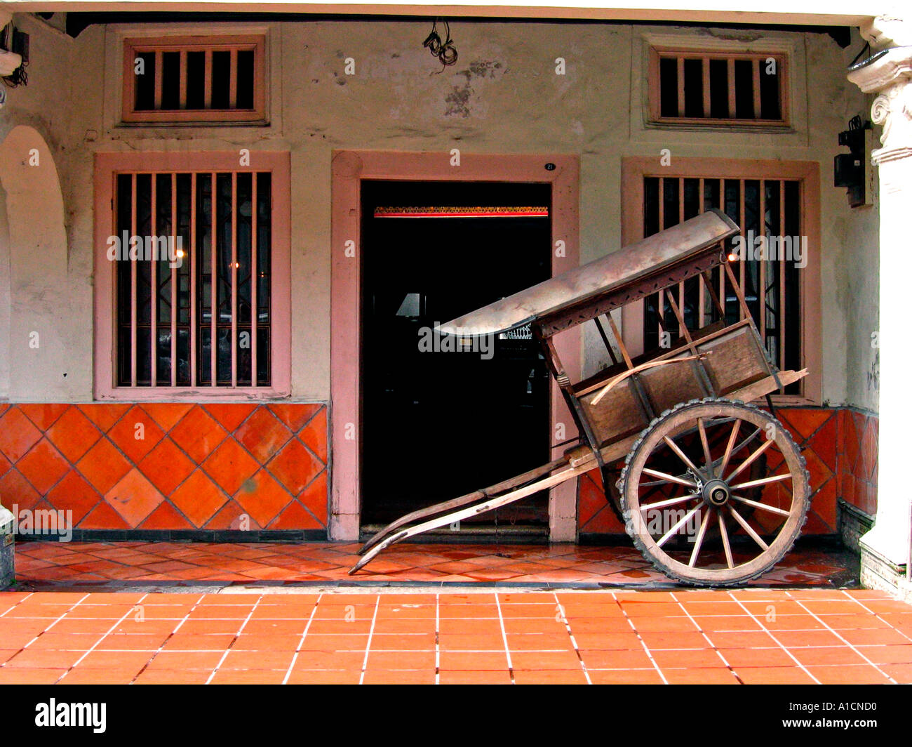 Hand pulled cart hi-res stock photography and images - Alamy