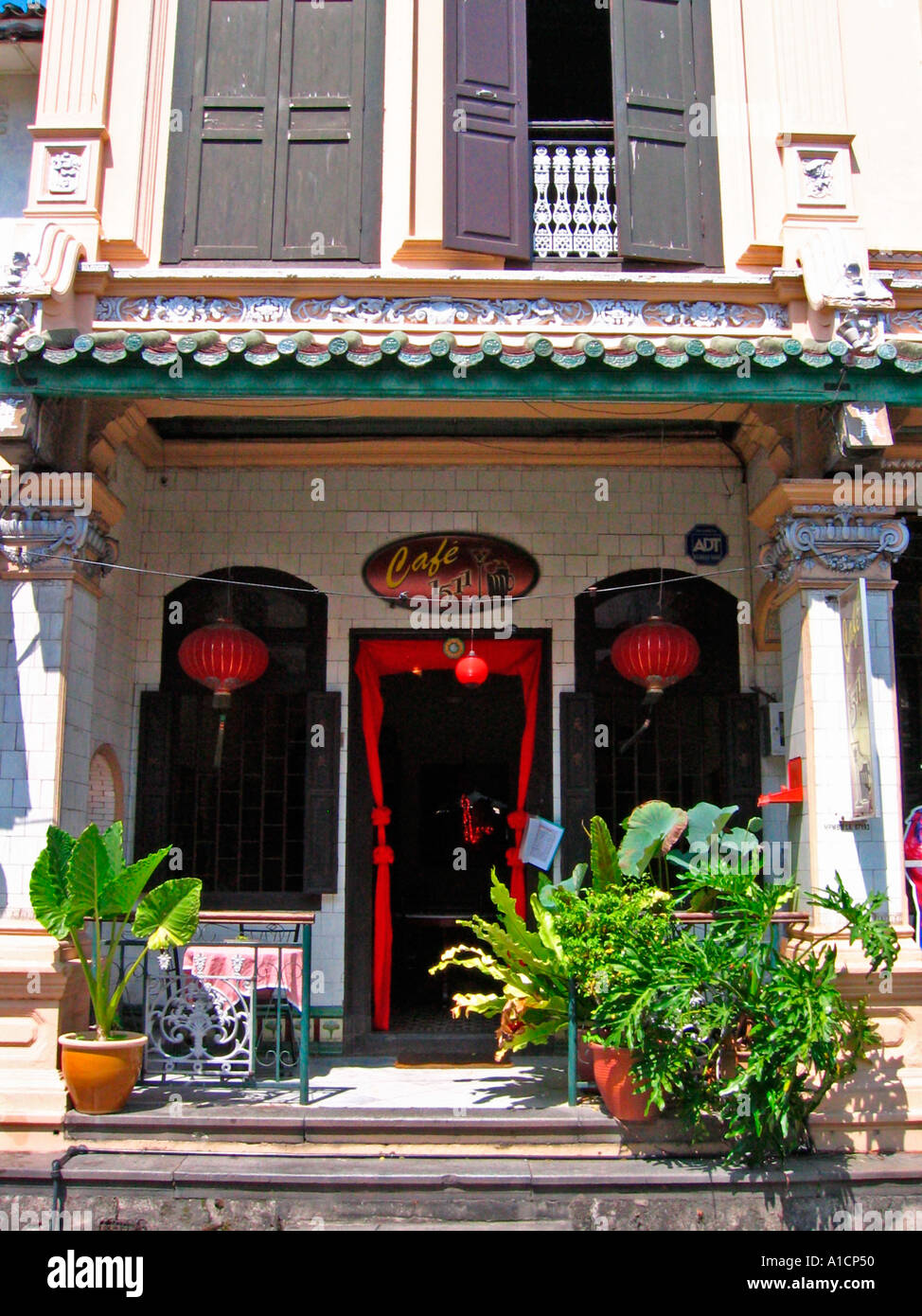 Peranakan cafe with high ceilings and carved screens Cafe 1511 ...