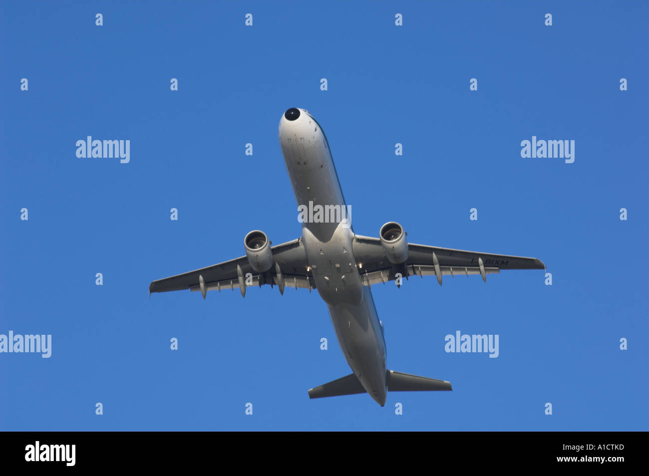 aeroplane boeing 757 landing at heathrow london england uk Stock Photo ...