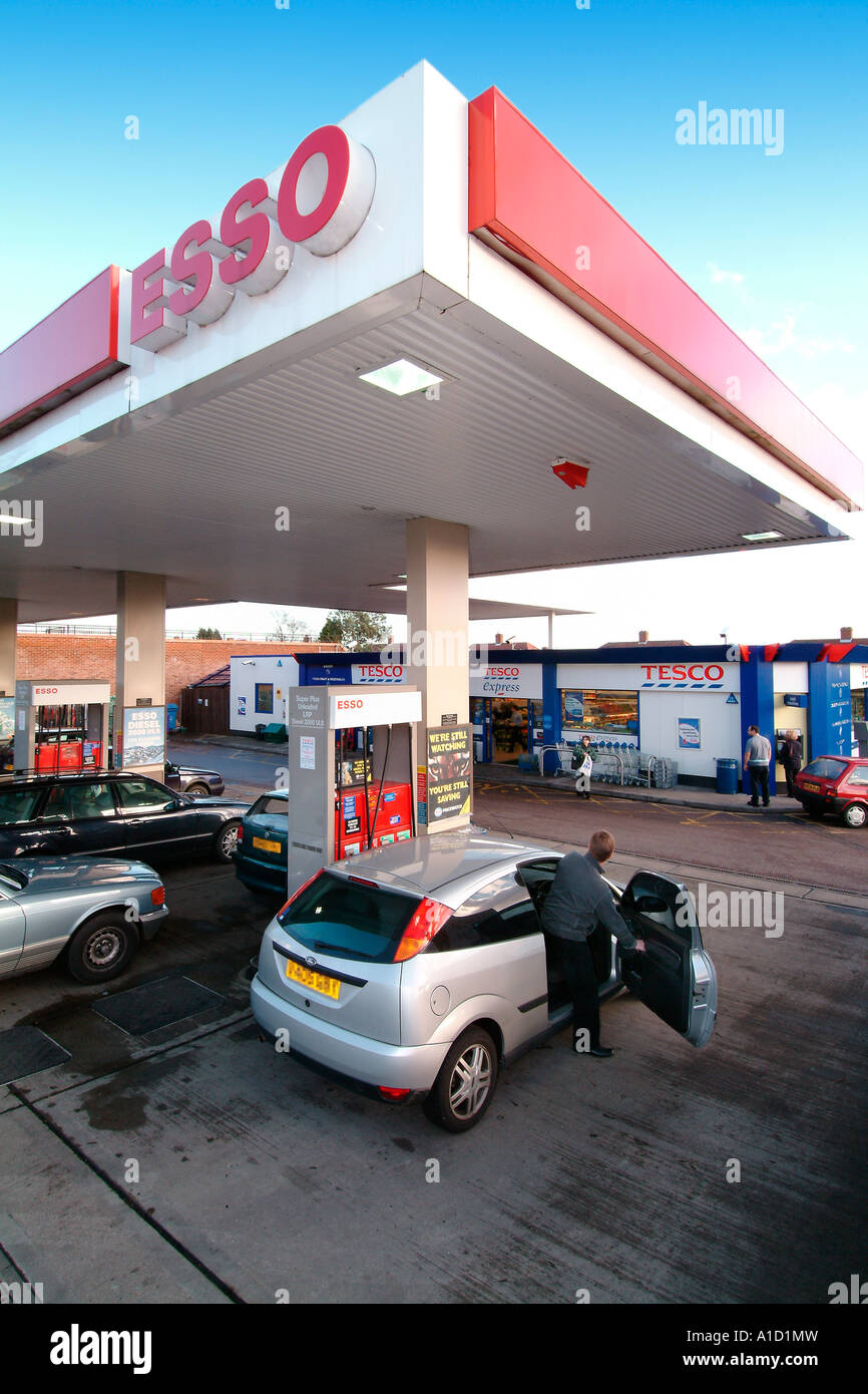 Esso convenience store hi-res stock photography and images - Alamy