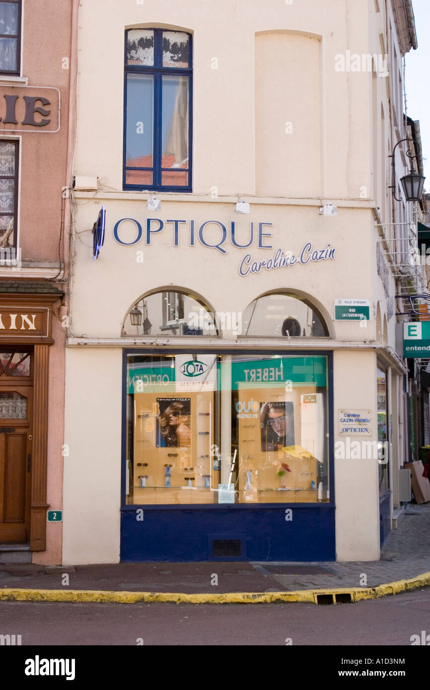 Opticians shop front hi-res stock photography and images - Alamy