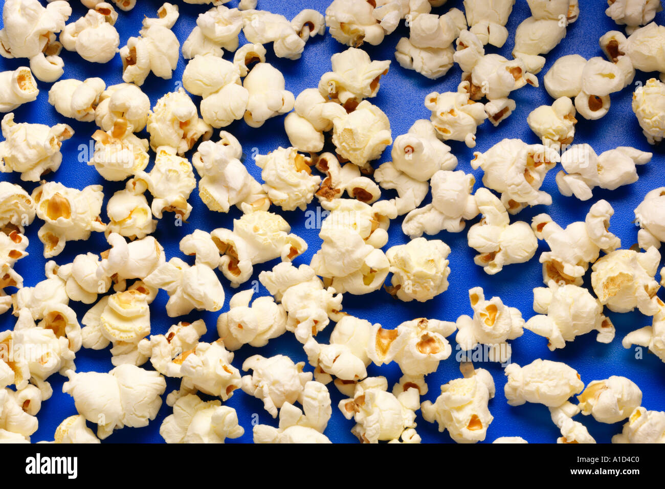 POPCORN ON BLUE Stock Photo - Alamy