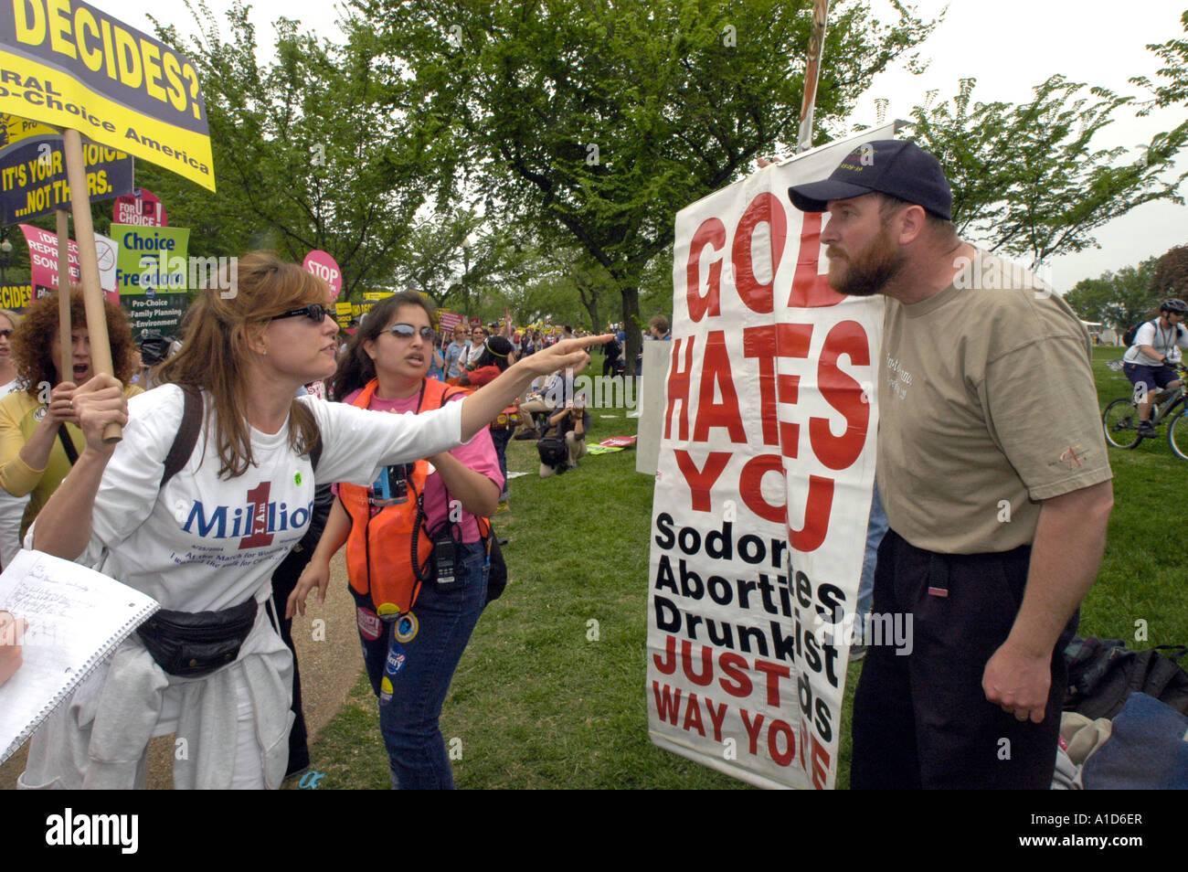Pro life pro choice yelling hi-res stock photography and images - Alamy