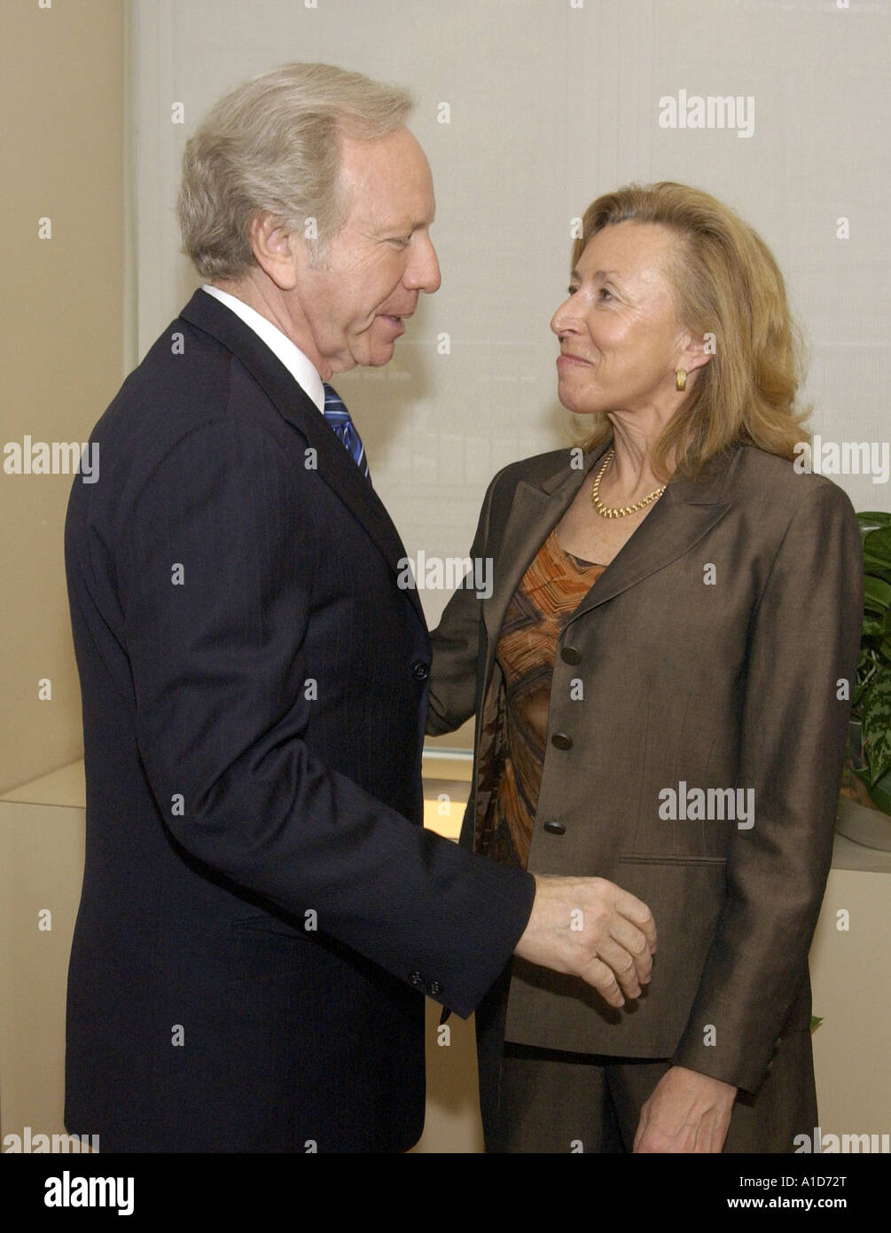 Senator joe lieberman hi-res stock photography and images - Alamy