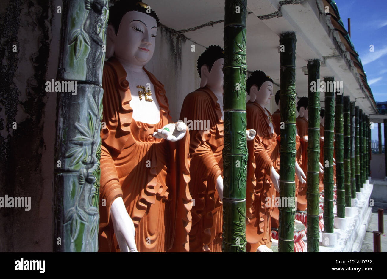 The statue Buddhas of Kek Lok Si Temple Stock Photo - Alamy