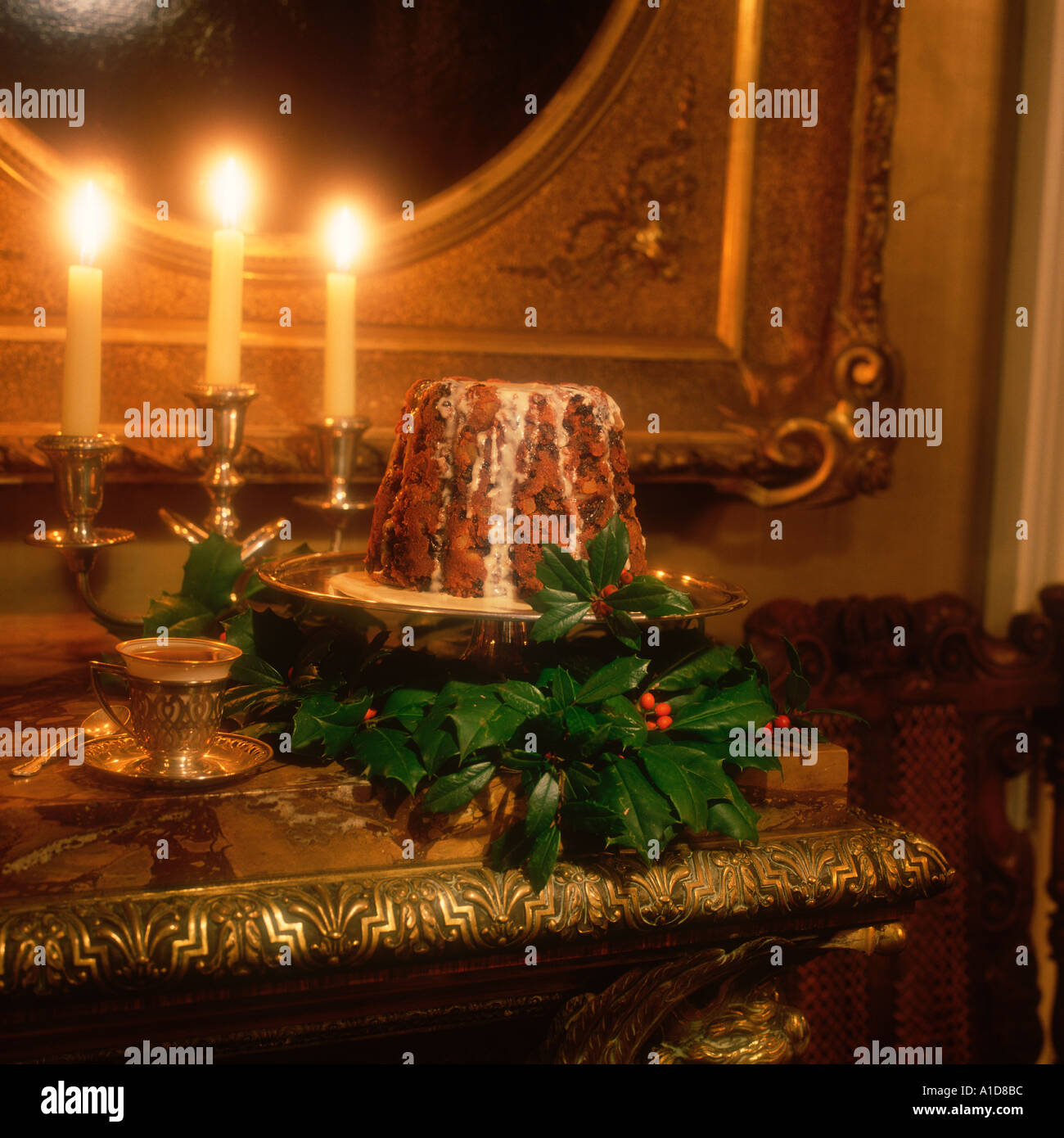 Plum pudding in Victorian setting Stock Photo - Alamy
