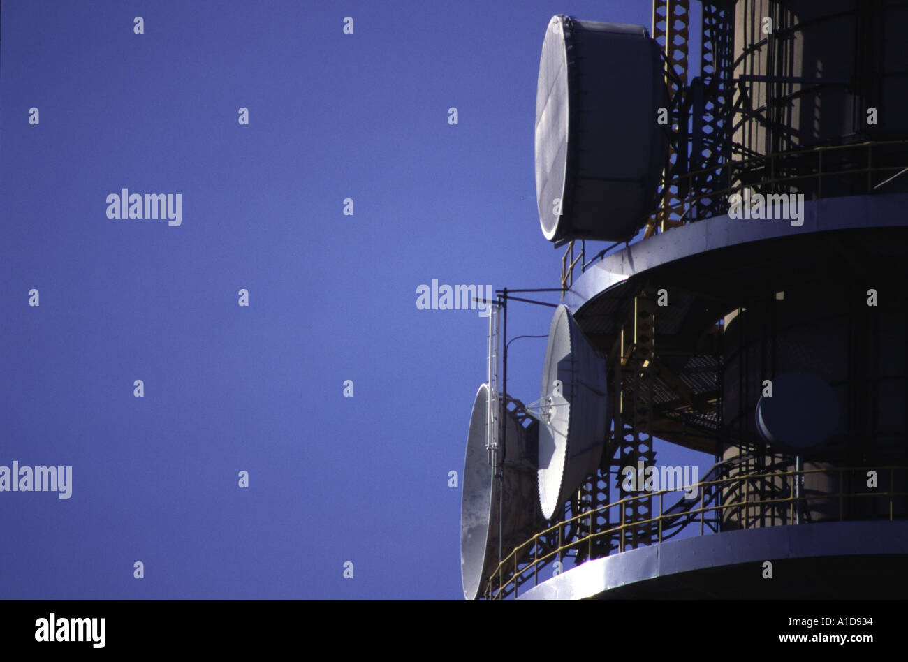 Microwave dishes Communications Tower Stock Photo - Alamy