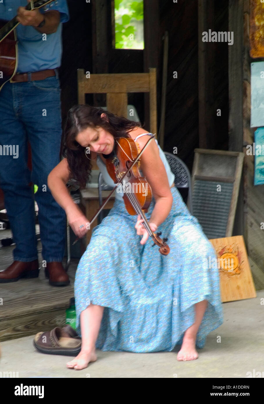 Bluegrass fiddle music hi-res stock photography and images - Alamy