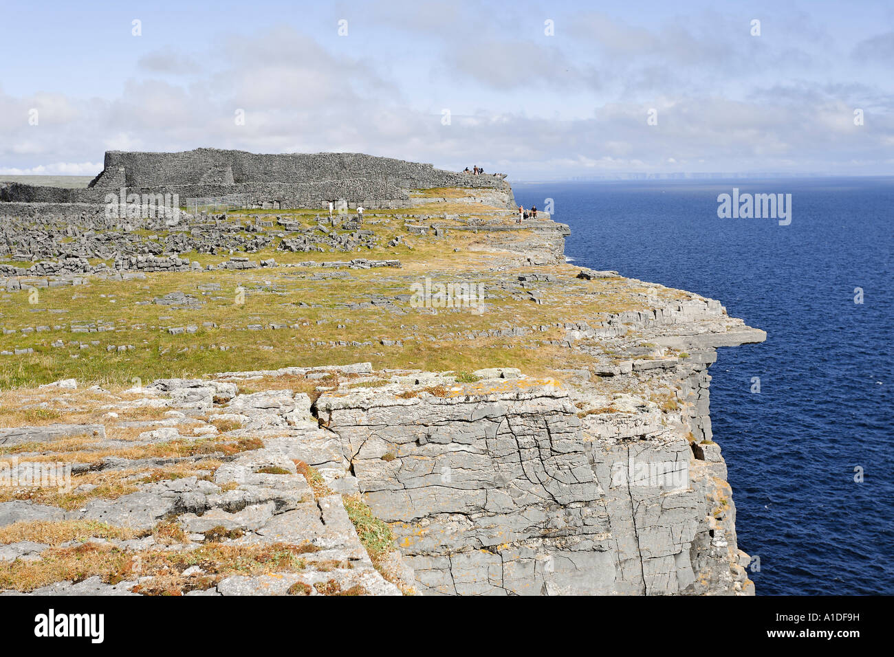 Cliffs dun aengus inis mor hi-res stock photography and images - Alamy
