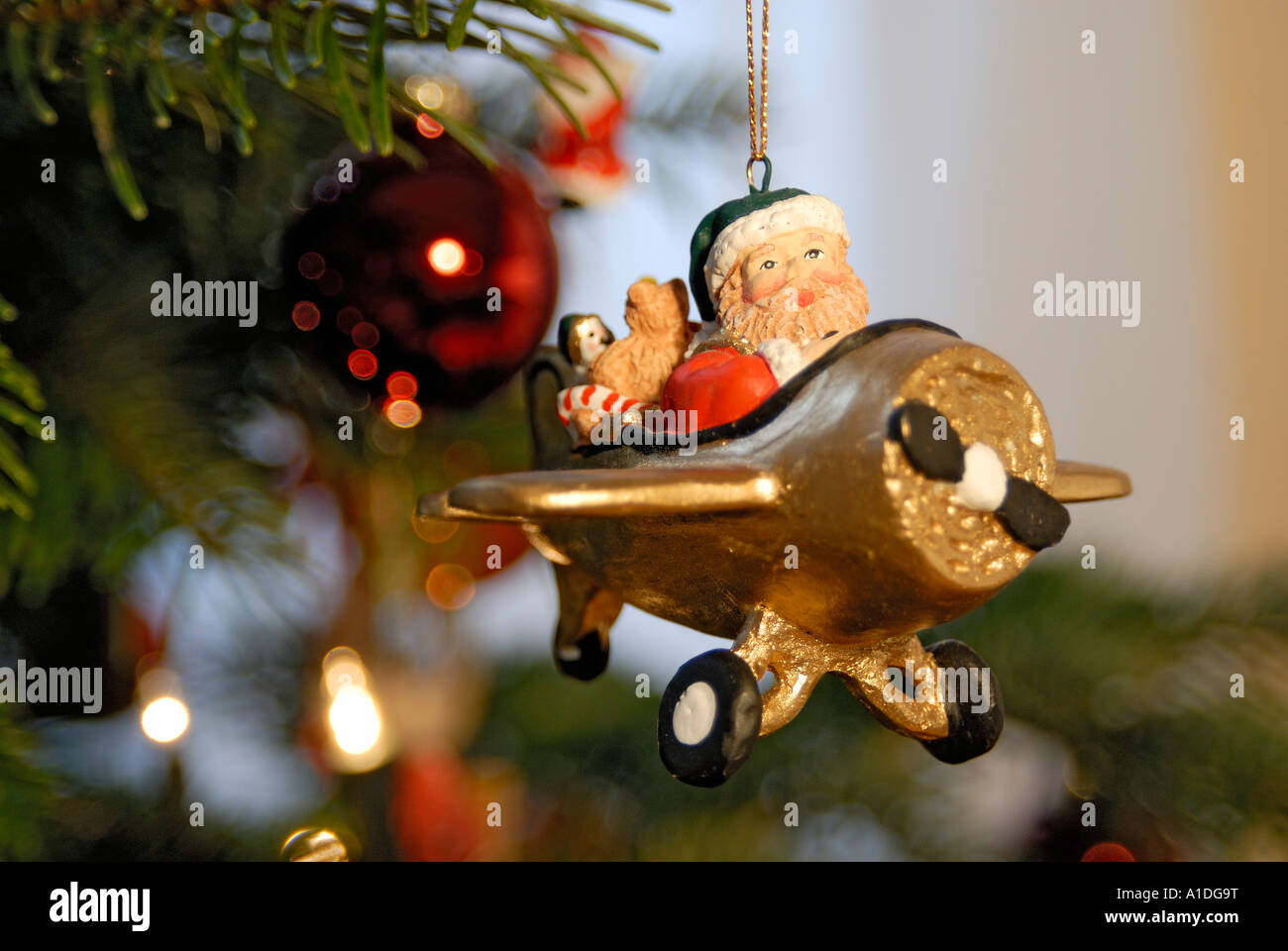 Santa claus in an airplane hi-res stock photography and images - Alamy