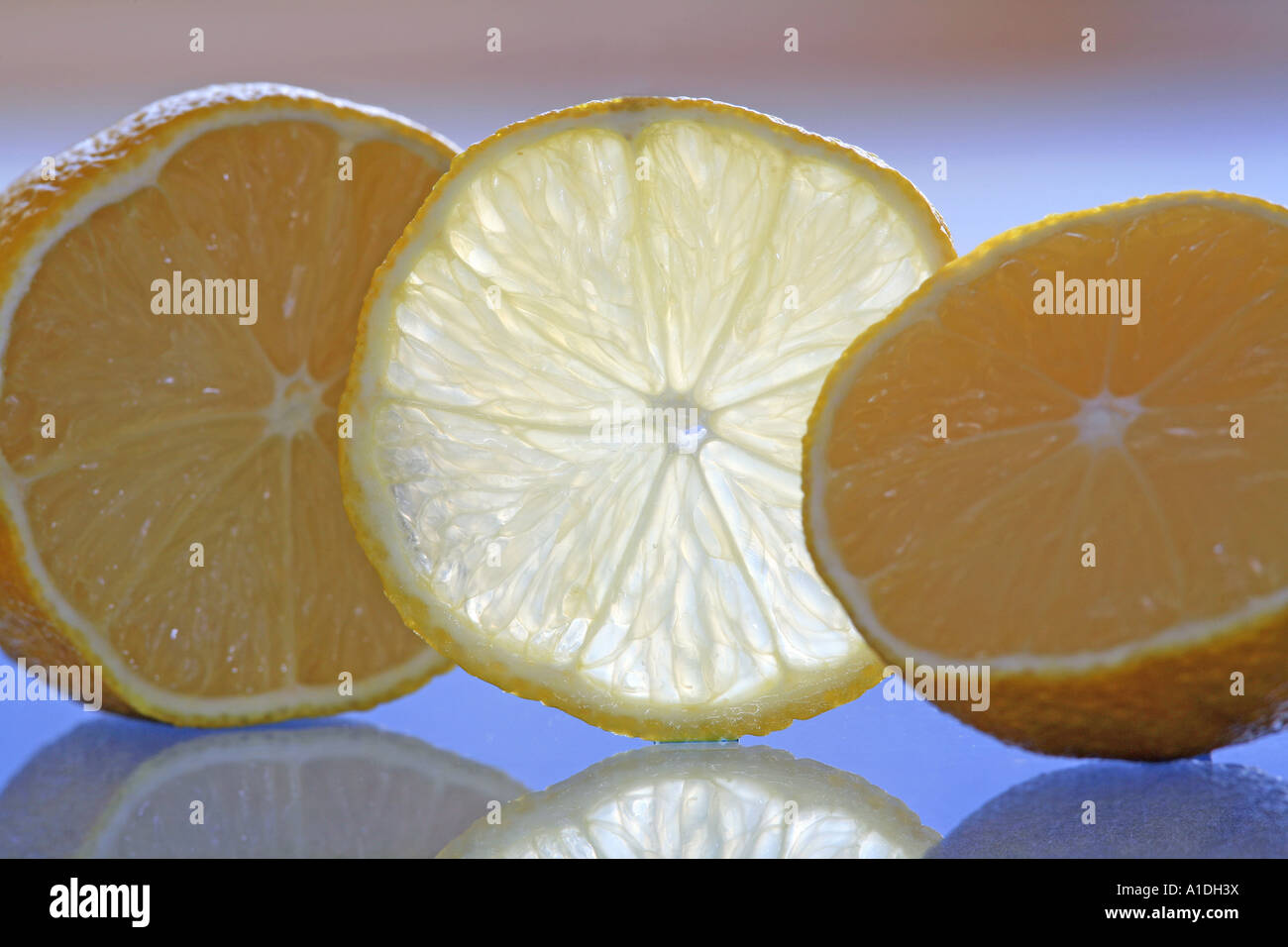 Two half oranges hi-res stock photography and images - Alamy