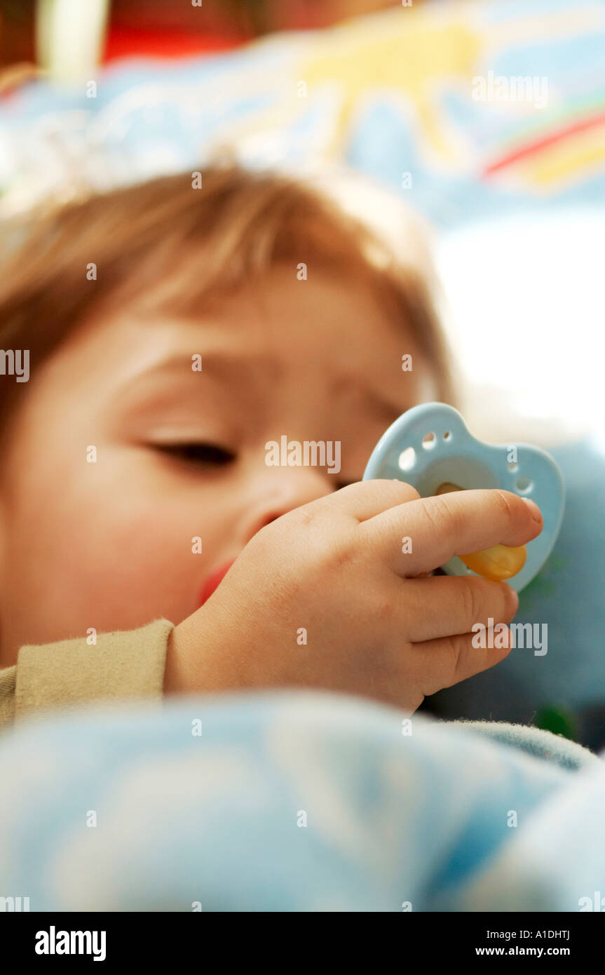 Tired child with comforter Stock Photo - Alamy