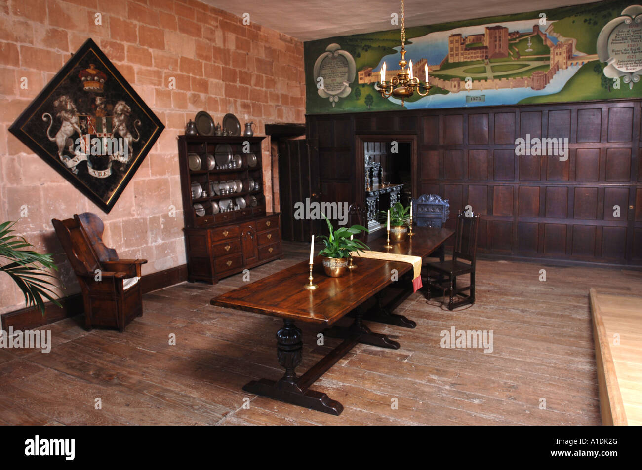 Tudor dining room hi-res stock photography and images - Alamy