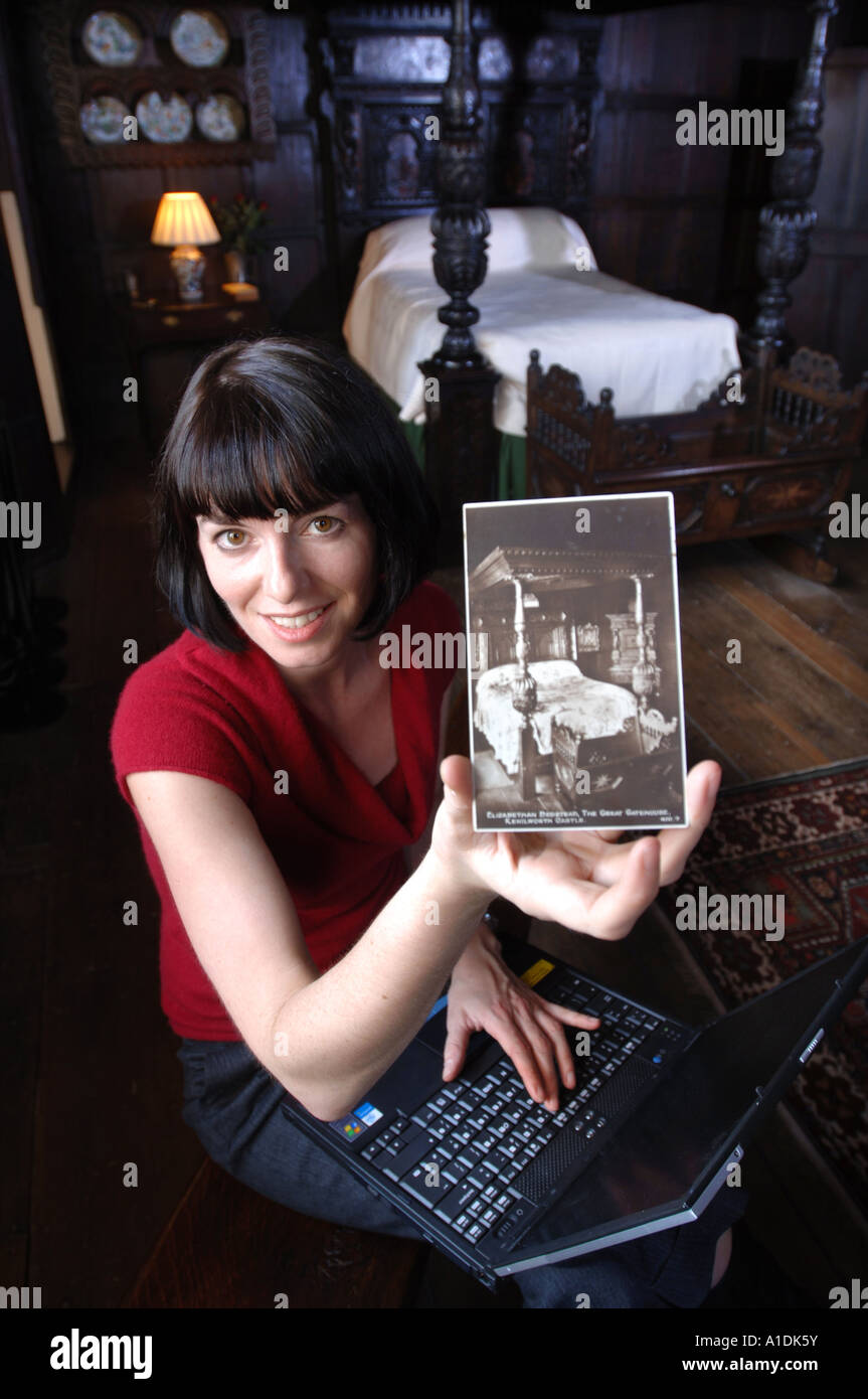 ENGLISH HERITAGE CURATOR TORI REEVE IN THE ELIZABETHAN BEDCHAMBER IN ...