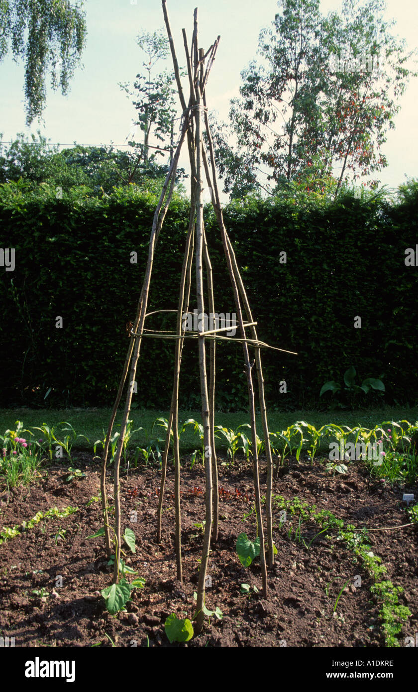 External frame hi-res stock photography and images - Alamy