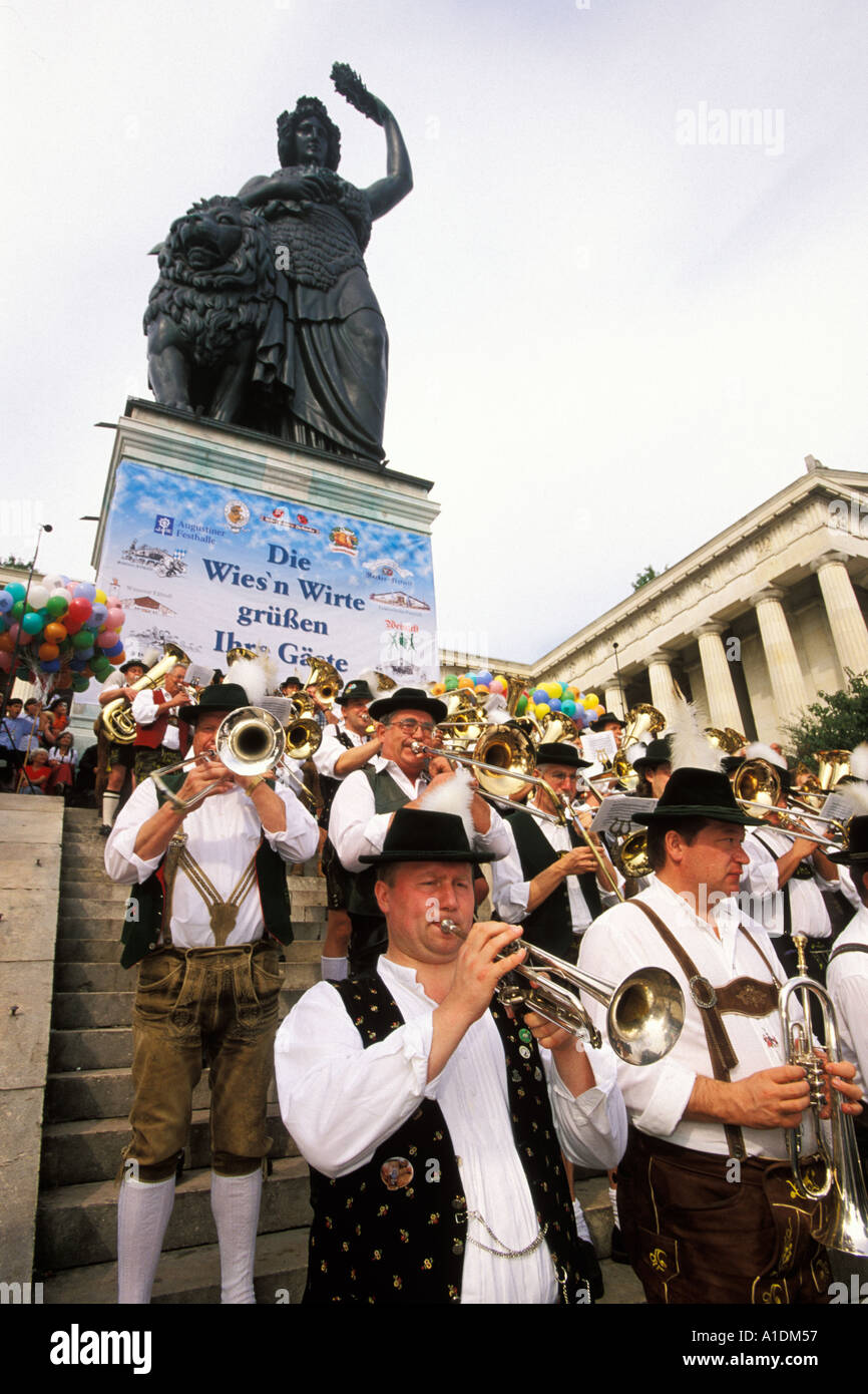 Oktoberfest band hi-res stock photography and images - Alamy