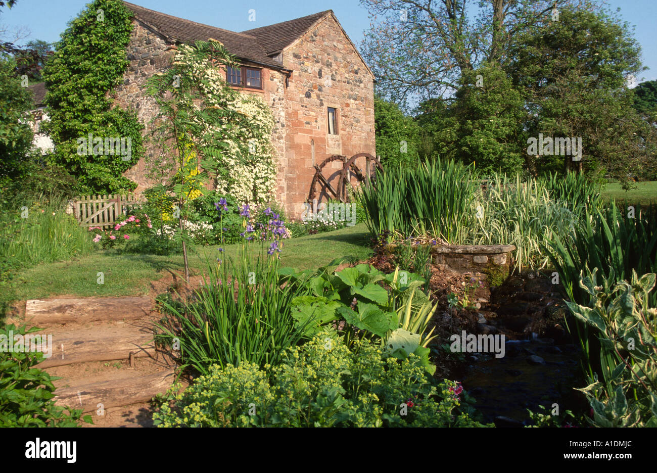 Stone garden water feature hi-res stock photography and images - Alamy