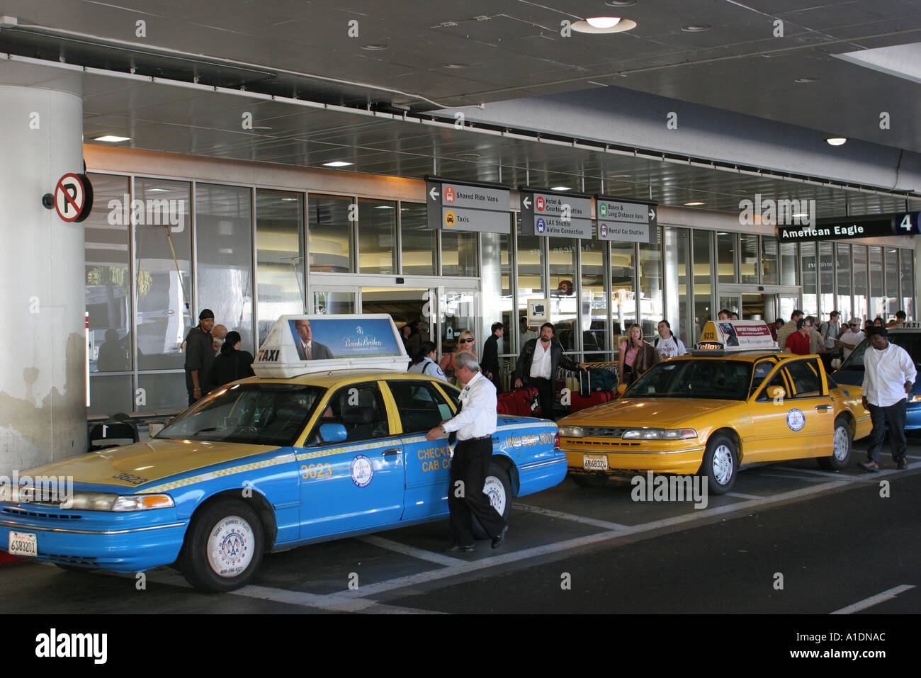 Los angeles taxis hi-res stock photography and images - Alamy