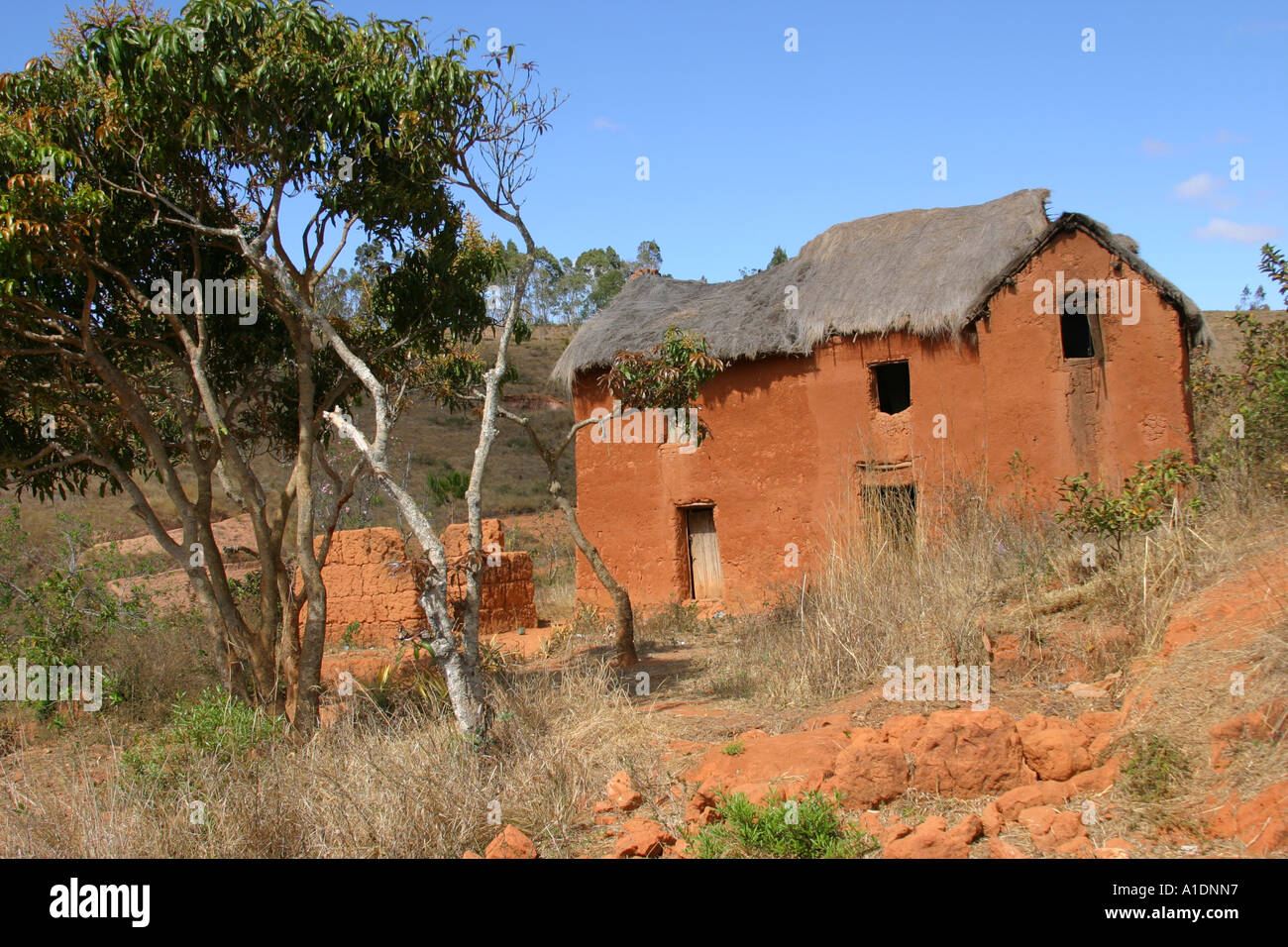 Simple hut made from mud Stock Photo - Alamy