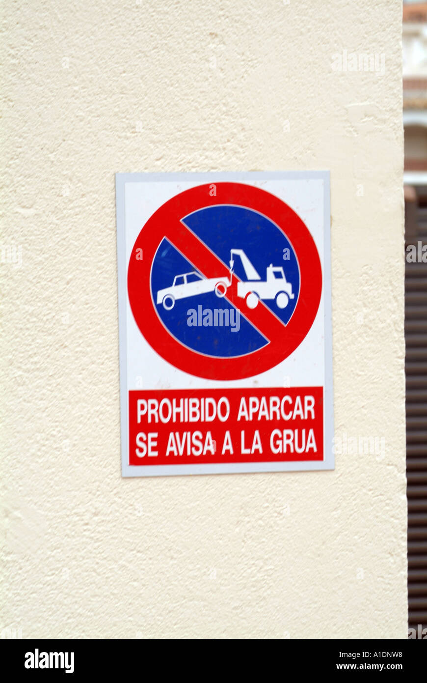 No parking sign spainish hi-res stock photography and images - Alamy