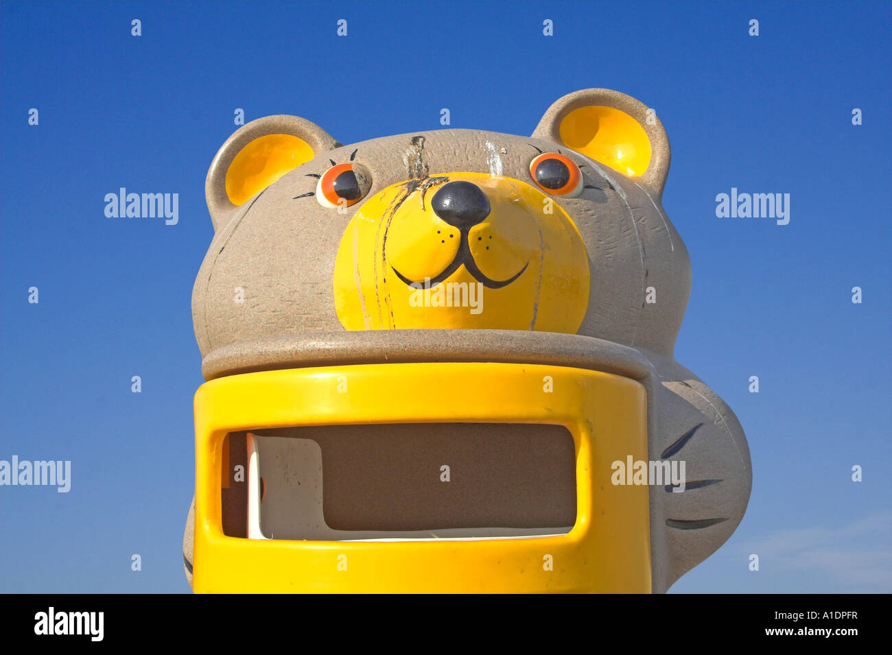 Urban bear bin hi-res stock photography and images - Alamy