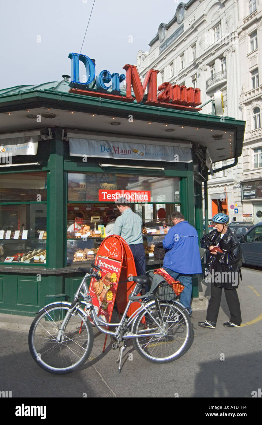 Austria Vienna Naschmarkt fast food kiosk Stock Photo - Alamy