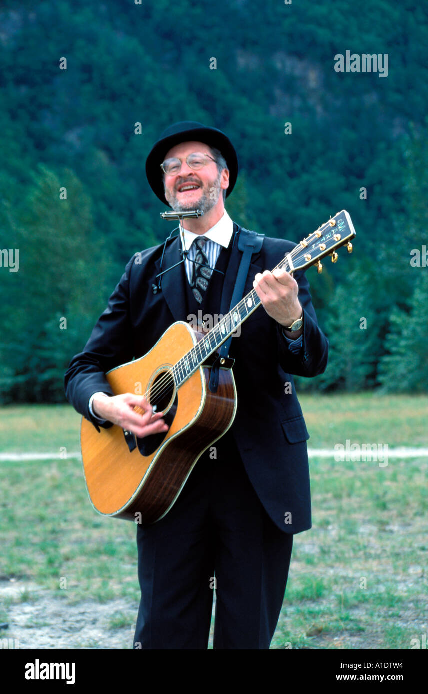 Entertainer vertical hi-res stock photography and images - Alamy