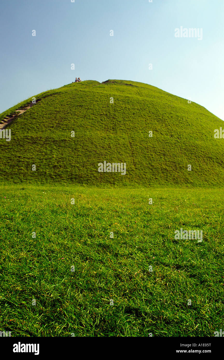 Kopiec Kraka - Krak Mound Hill, green grass lawn hummock blue sky ...