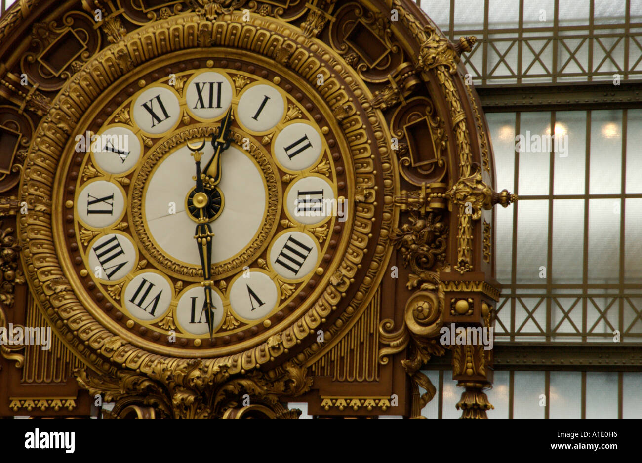 Giant clock in musee d orsay hi-res stock photography and images - Alamy