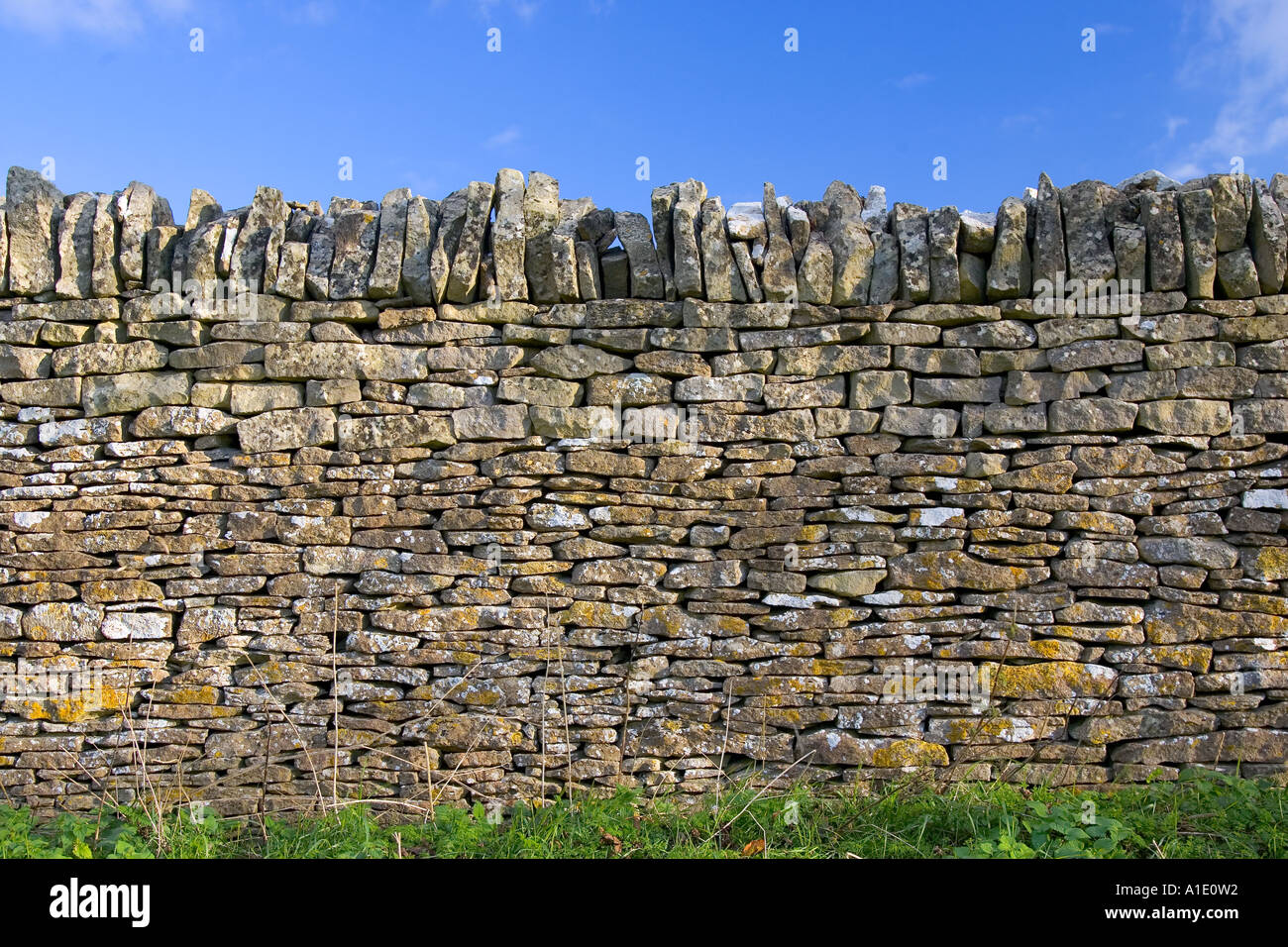 Traditional dry stone wall in Oxfordshire UK Stock Photo - Alamy