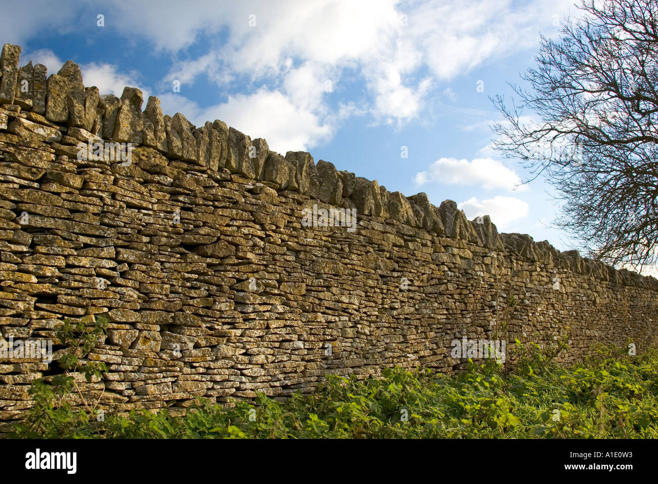 Cotswolds countryside dry stone walls hi-res stock photography and ...
