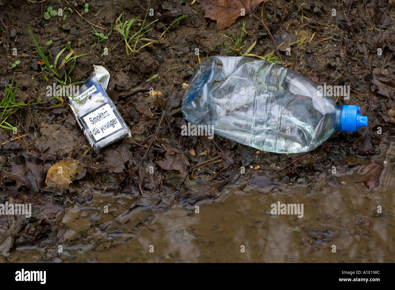Cigarette packet hi-res stock photography and images - Alamy