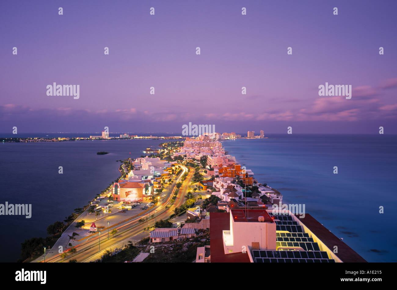 Cancun mexico beach night hi-res stock photography and images - Alamy