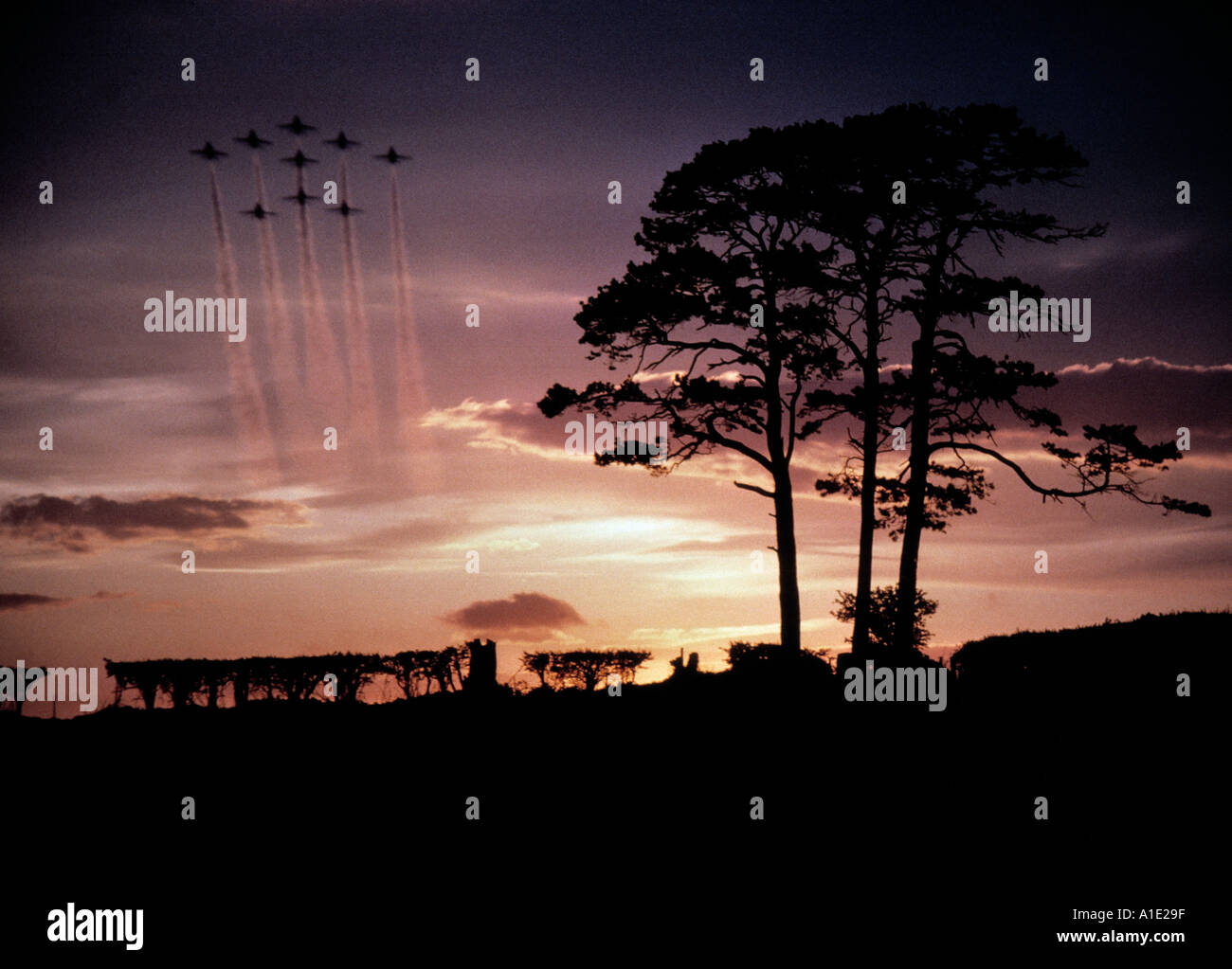 Joined arrows hi-res stock photography and images - Alamy