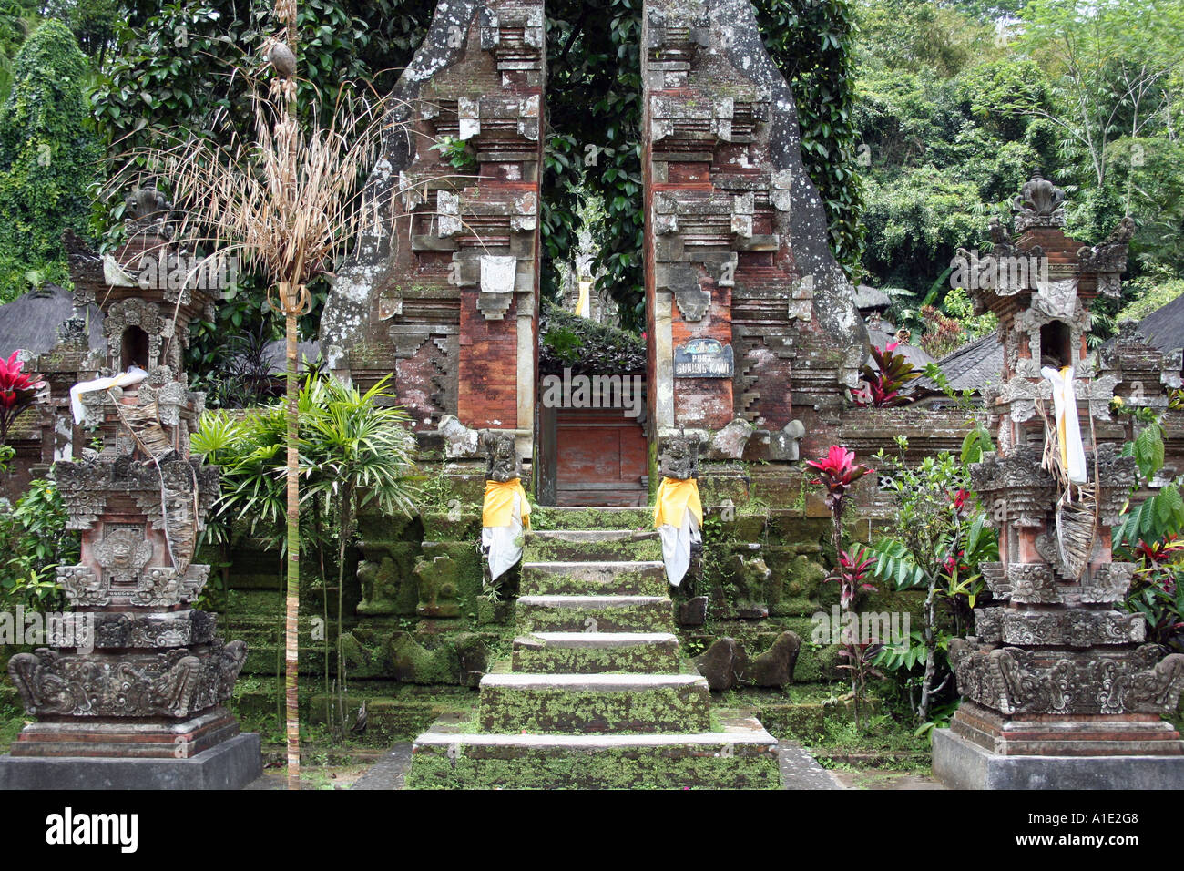 Bali temple entrance Stock Photo - Alamy