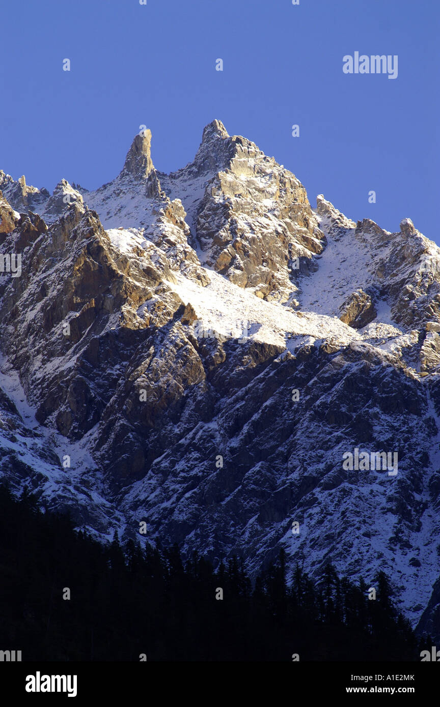 Snowed bright white rocky peaks and blue azure sky of Indian Himalaya ...