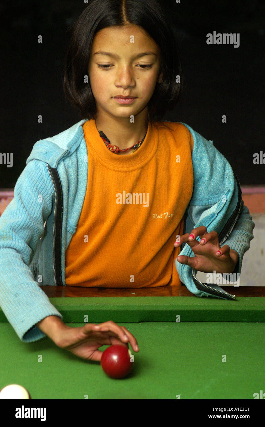 Children playing snooker game hi-res stock photography and images - Alamy