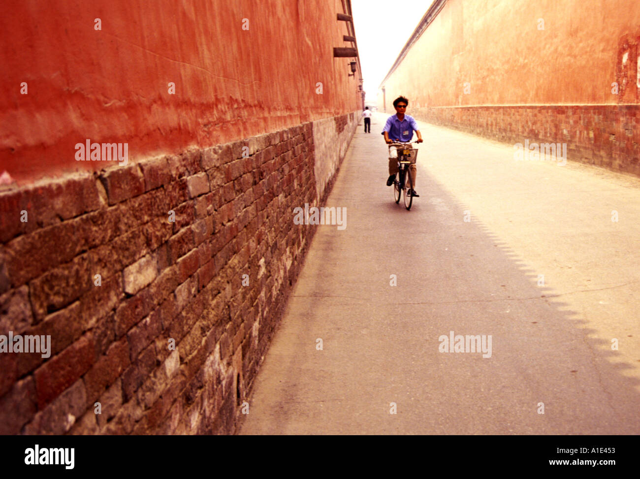 China cyclist city hi-res stock photography and images - Alamy