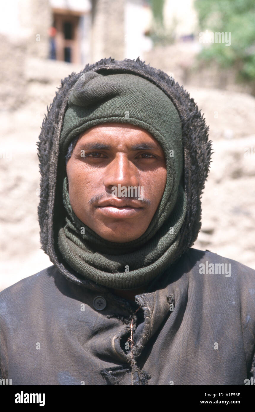 A portret of lower cast roadworker in India Stock Photo - Alamy