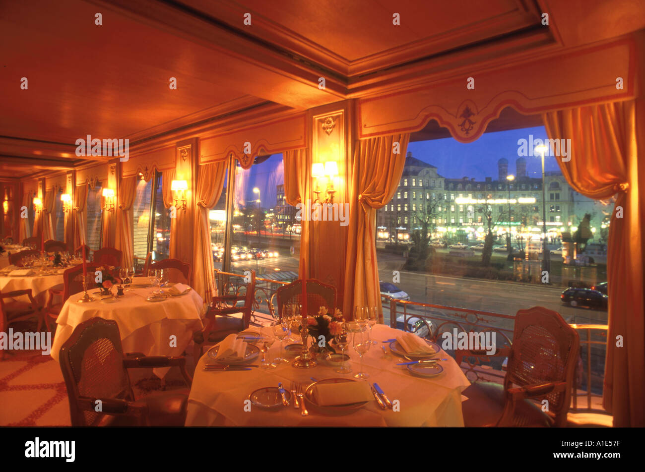 Beleuchteten hi-res stock photography and images - Alamy