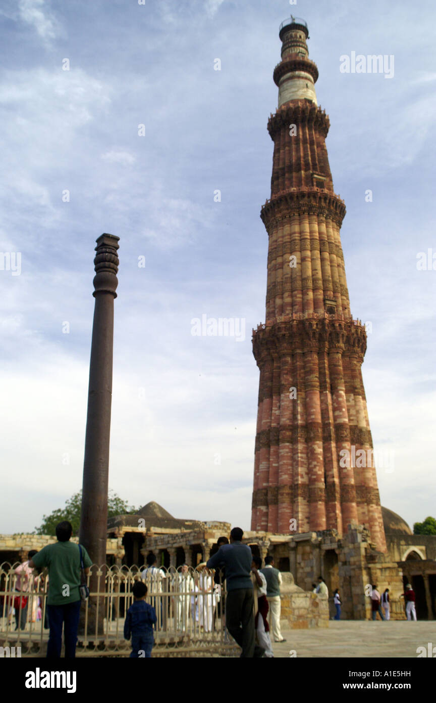 Tallest minar tower and stainless iron pillar at Qutb Minar ancient ...