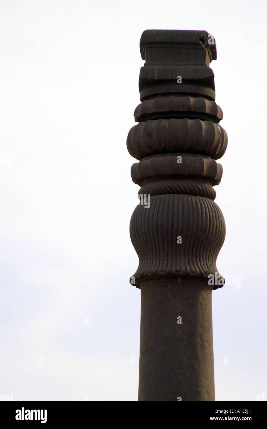 Capital top of stainless iron pillar Gupta column in Qutb Minar New ...