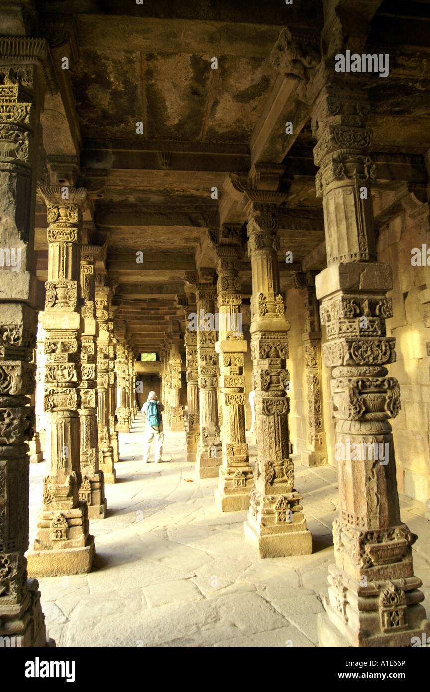 Collonade portico qutb minar new delhi hi-res stock photography and ...