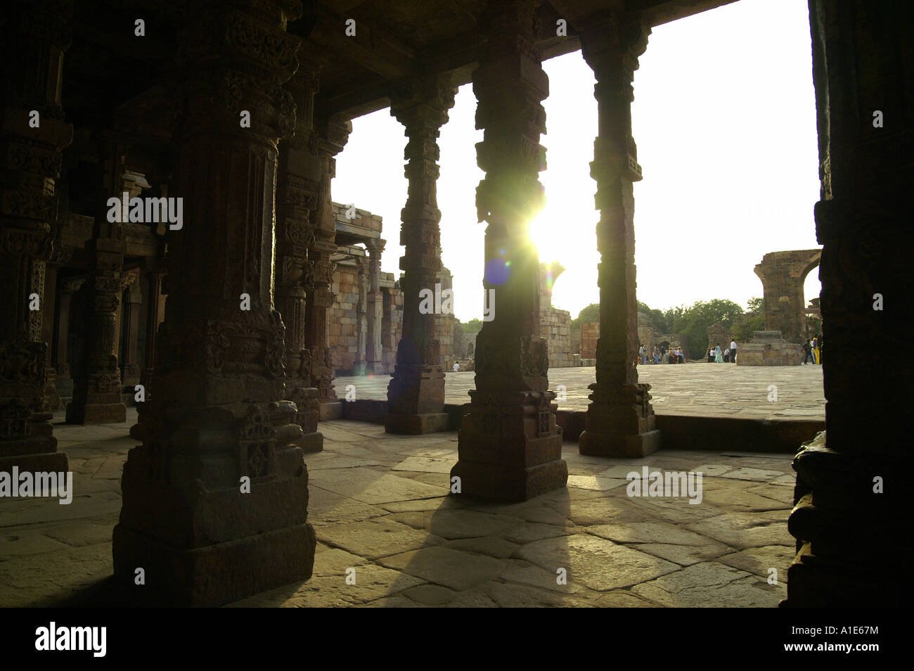 Collonade portico qutb minar new delhi hi-res stock photography and ...