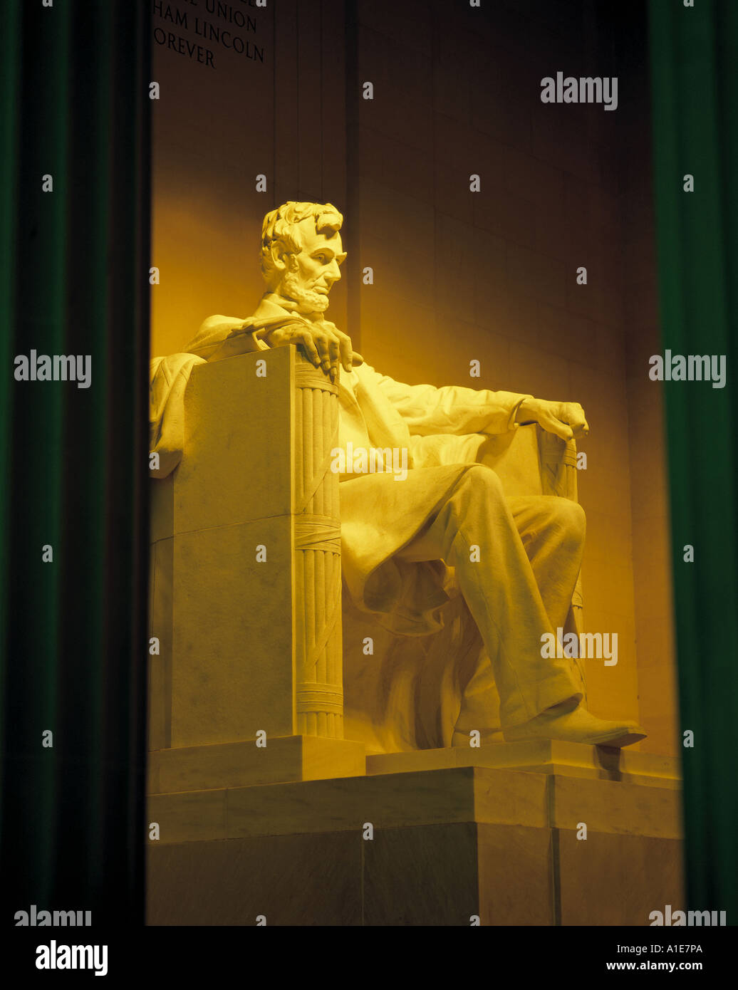 Abraham lincoln portrait and chair hi-res stock photography and images ...