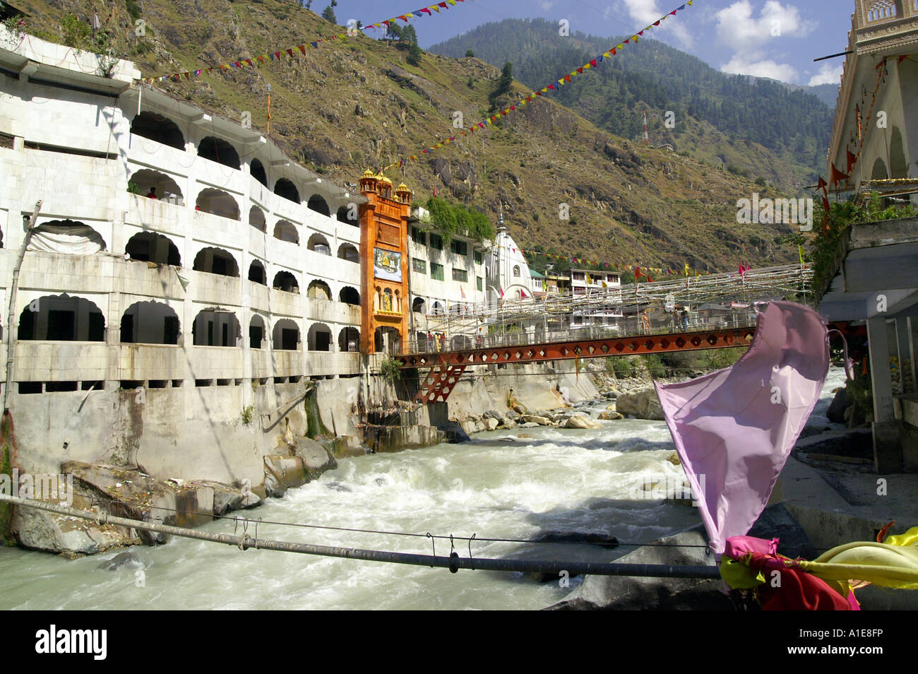 Manikaran hot springs pool public bath gurudwara Parvati river and ...