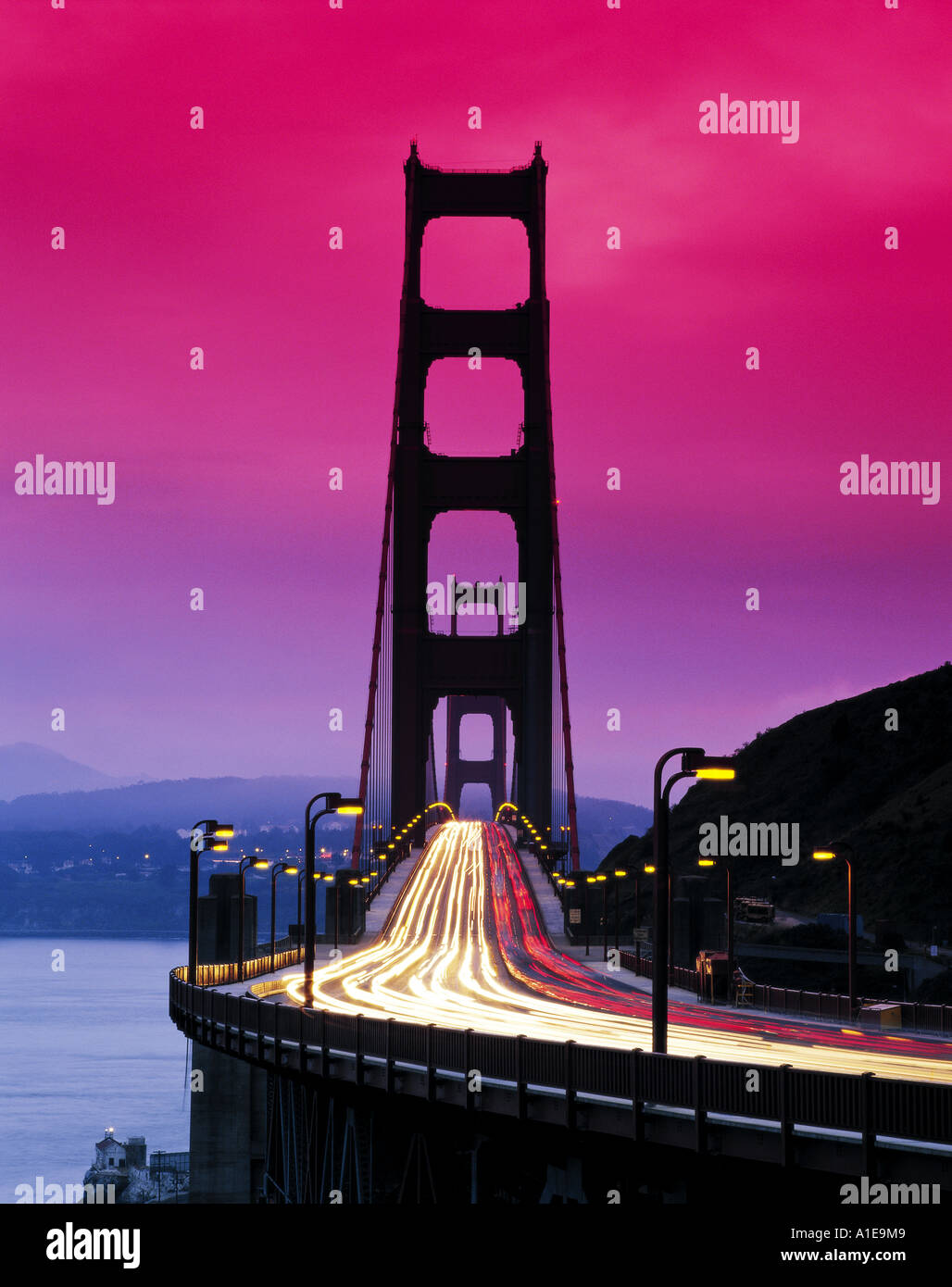 Golden vertical light trails hi-res stock photography and images - Alamy
