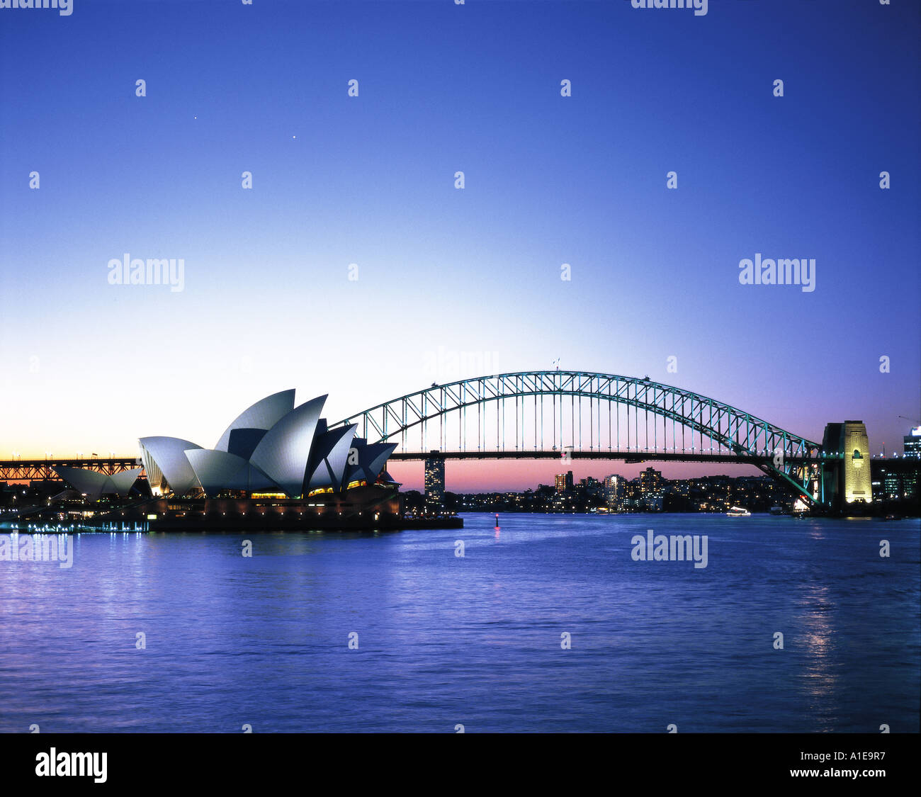 Sydney opera house lighting up hi-res stock photography and images - Alamy