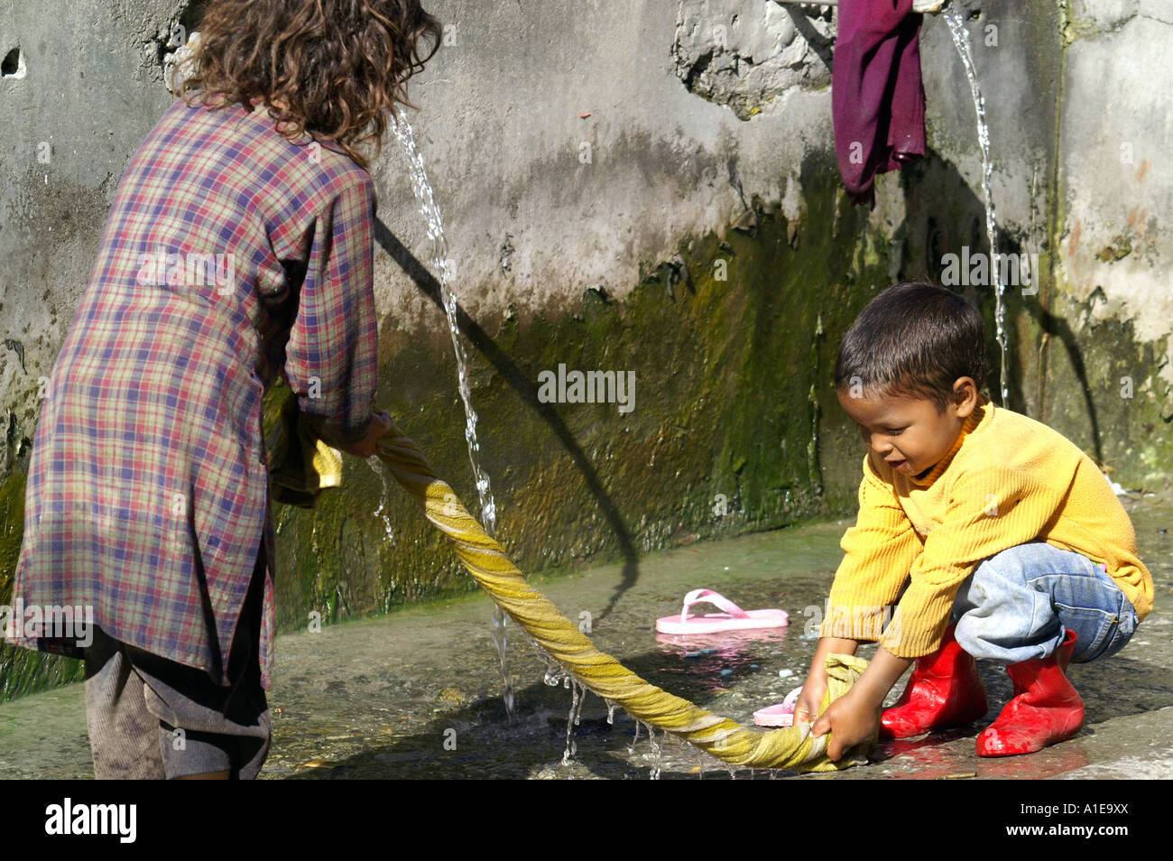 Squeezing cloth of water hi-res stock photography and images - Alamy