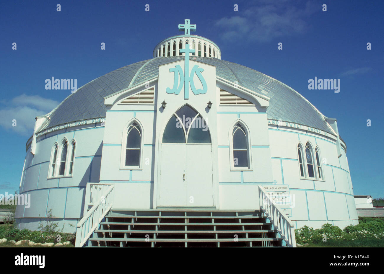 Inuit igloo canada hi-res stock photography and images - Alamy